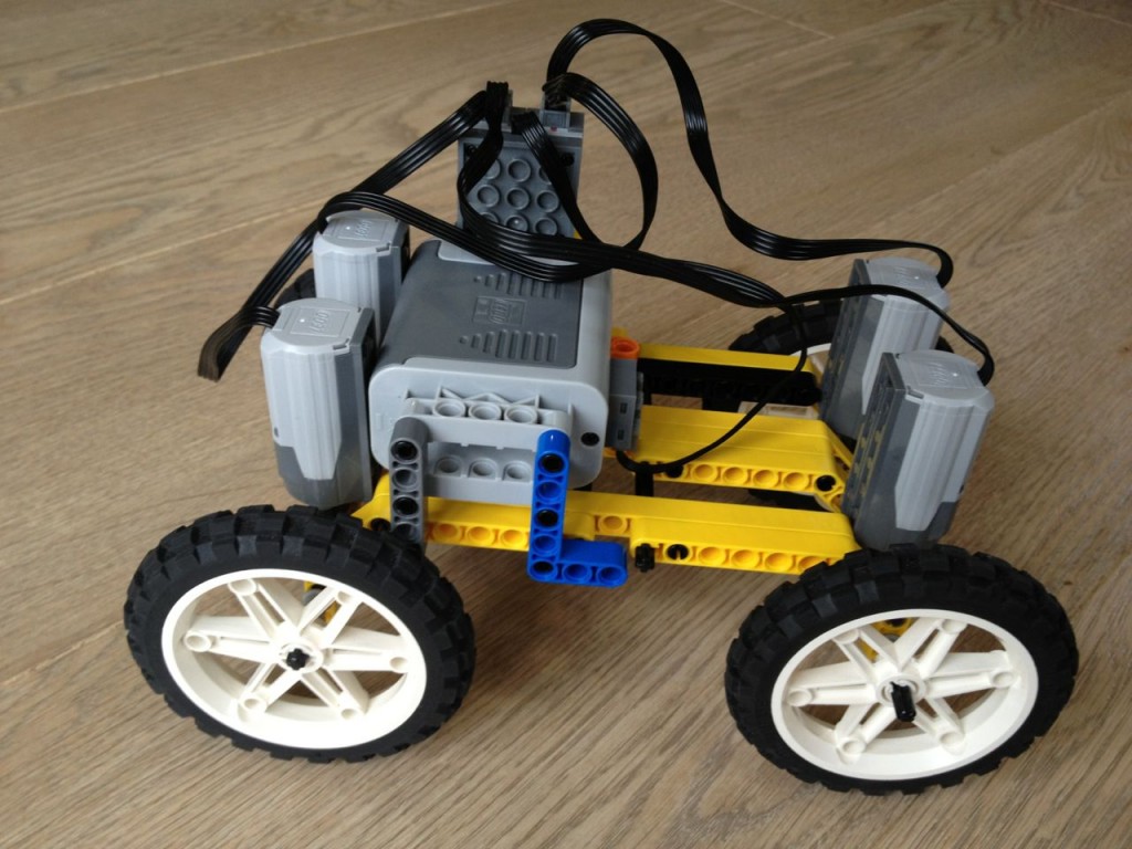 Building an off road car with LEGO Technic - Christoph Bartneck, Ph.D.