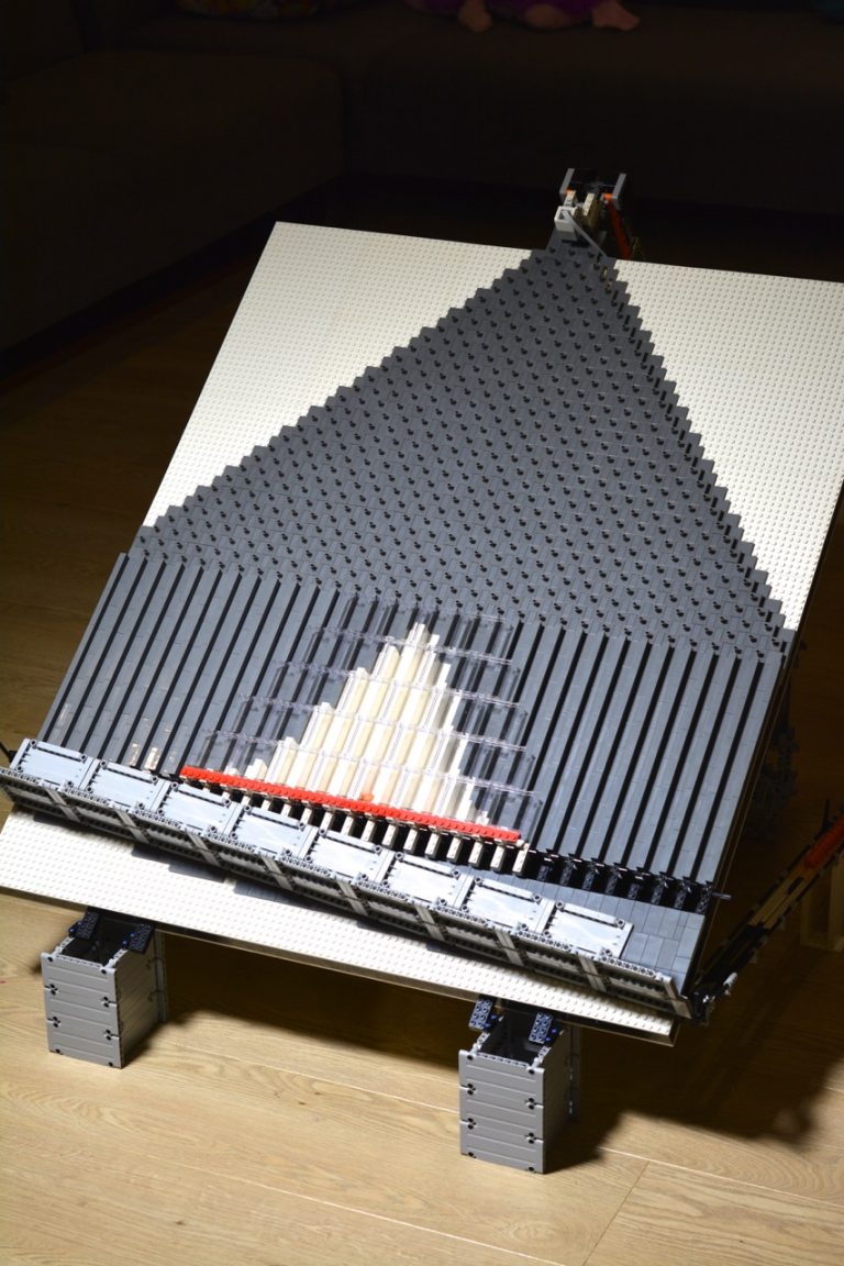 Quincunx LEGO GBC Module (Galton Board) - Christoph Bartneck, Ph.D.